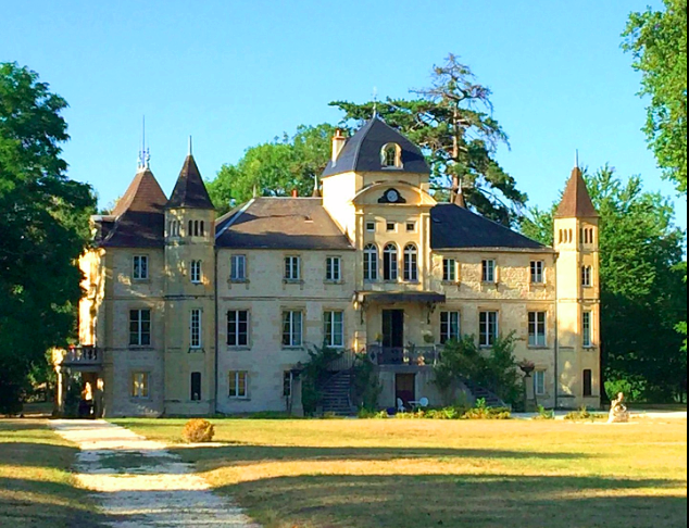 Vends joli Château au Nord de Nevers sur Gens de Confiance
